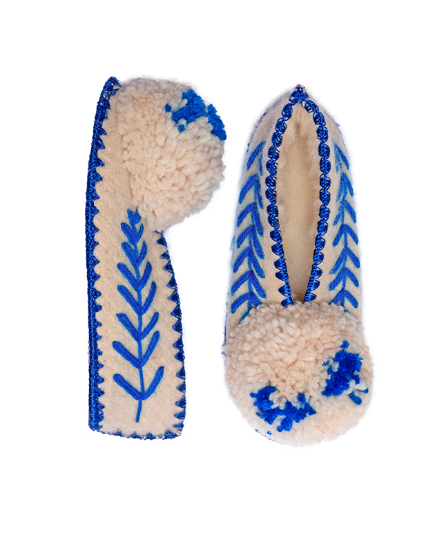 GIVE A PON | Greek slippers